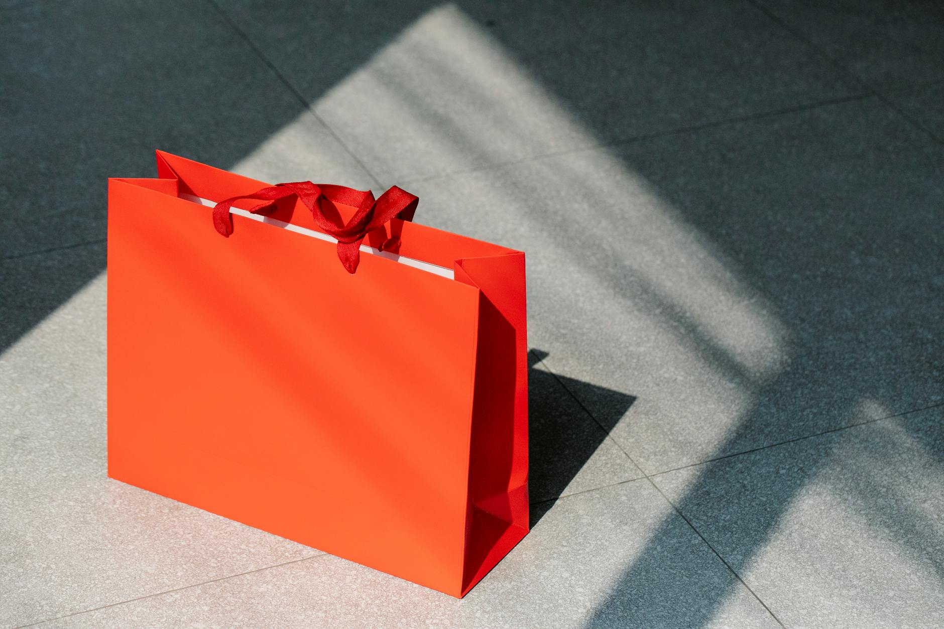 Desain Paper Bag yang Mewakili Identitas Brand - Percetakan Murah Jakarta